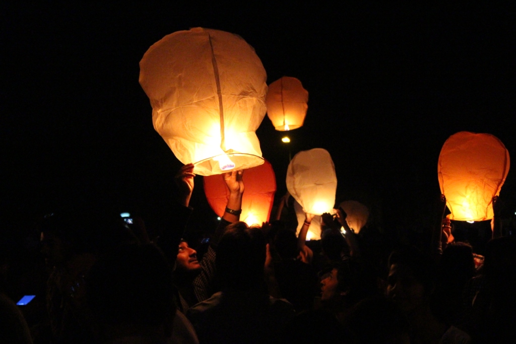 [Updated Photos] Sky Full of Lighters - 2013 | UdaipurBlog